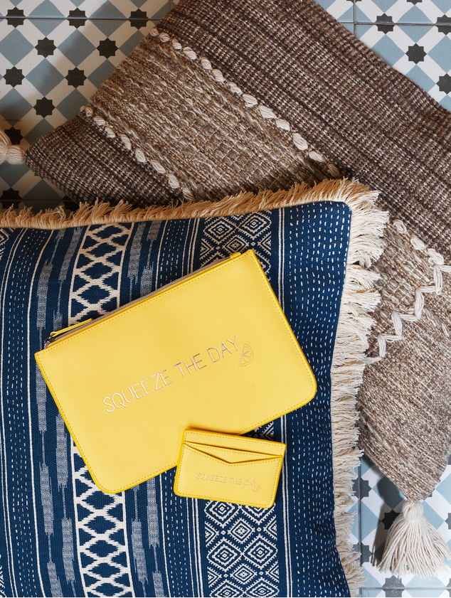 Squeeze the day Slogan Pouch · AVON Malta
