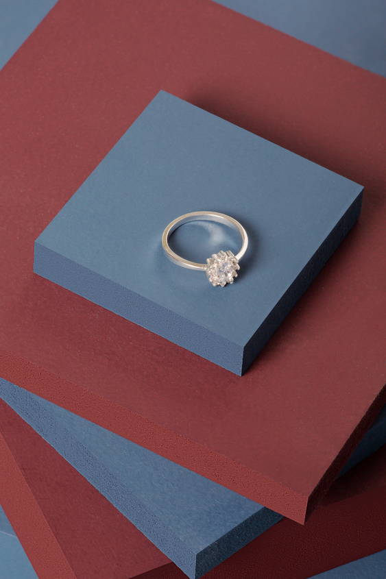 Vivian Ring · AVON Malta